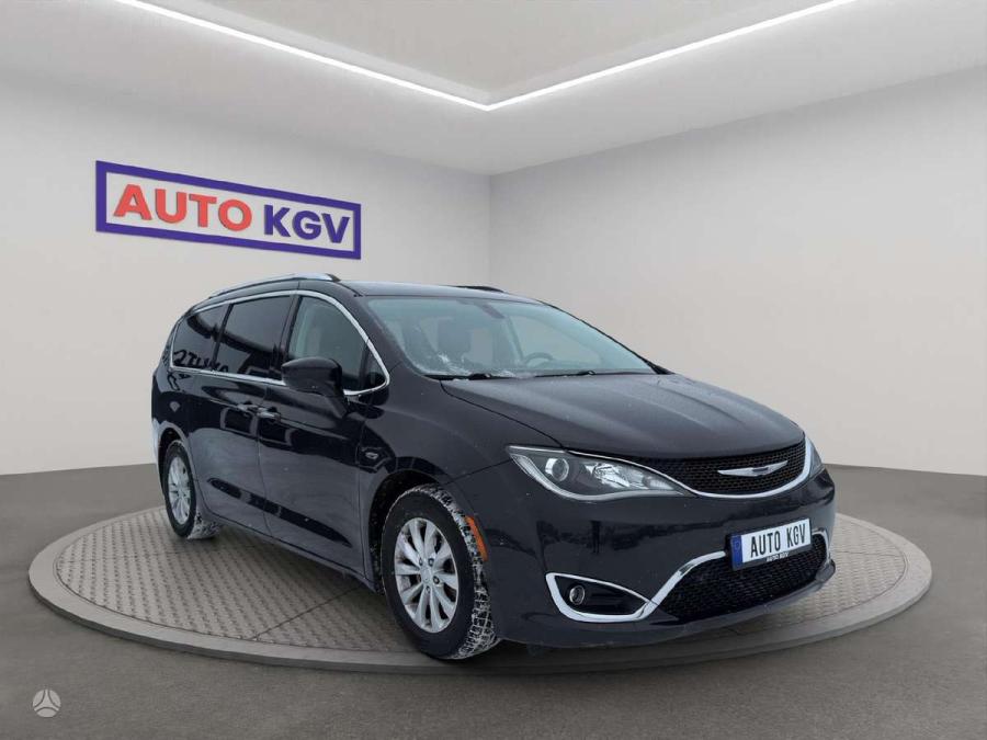 Melns Chrysler town-&-country 2017 Kauņa, ar dzinēja tilpumu 3.60 L un nobraukumu 154 tūkst. km par 13999 €, foto 7 vietnē AUTOMOTO.COM.LV