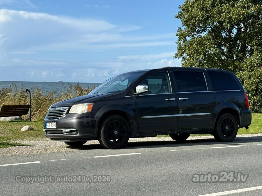 Melns Chrysler town-&-country 2011 Tallina, ar dzinēja tilpumu 3.60 L un nobraukumu 303 tūkst. km par 4900 €, foto 1 vietnē AUTOMOTO.COM.LV