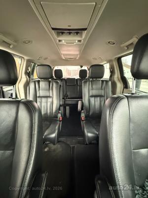 Melns Chrysler town-&-country 2011 Tallina, ar dzinēja tilpumu 3.60 L un nobraukumu 303 tūkst. km par 4900 €, foto 4 vietnē AUTOMOTO.COM.LV
