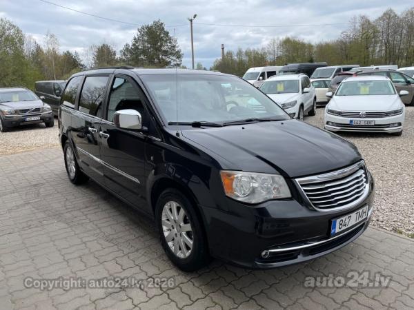Black Chrysler town-&-country 2013 in Voru, with an engine capacity of 3.60 L and mileage of 257 thousand km for 5500 €, photo 2 on AUTOMOTO.COM.LV
