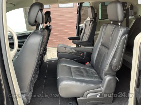 Black Chrysler town-&-country 2013 in Voru, with an engine capacity of 3.60 L and mileage of 257 thousand km for 5500 €, photo 10 on AUTOMOTO.COM.LV