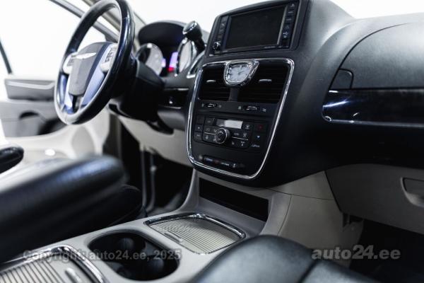 Melns Chrysler town-&-country 2014 Tallina, ar dzinēja tilpumu 3.60 L un nobraukumu 236 tūkst. km par 5999 €, foto 11 vietnē AUTOMOTO.COM.LV
