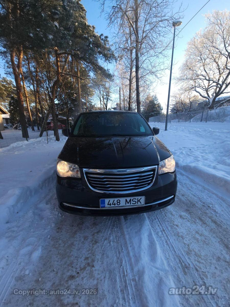 Black Chrysler town-&-country 2014 in Tallinn, with an engine capacity of 3.60 L and mileage of 260 thousand km for 8800 €, photo 2 on AUTOMOTO.COM.LV