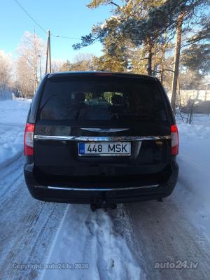 Black Chrysler town-&-country 2014 in Tallinn, with an engine capacity of 3.60 L and mileage of 260 thousand km for 8800 €, photo 7 on AUTOMOTO.COM.LV