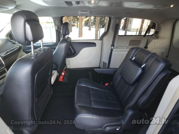 Melns Chrysler town-&-country 2014 Tallina, ar dzinēja tilpumu 3.60 L un nobraukumu 260 tūkst. km par 8800 €, foto 11 vietnē AUTOMOTO.COM.LV