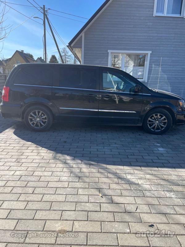 Black Chrysler town-&-country 2014 in Tallinn, with an engine capacity of 3.60 L and mileage of 0 thousand km for 6000 €, photo 2 on AUTOMOTO.COM.LV