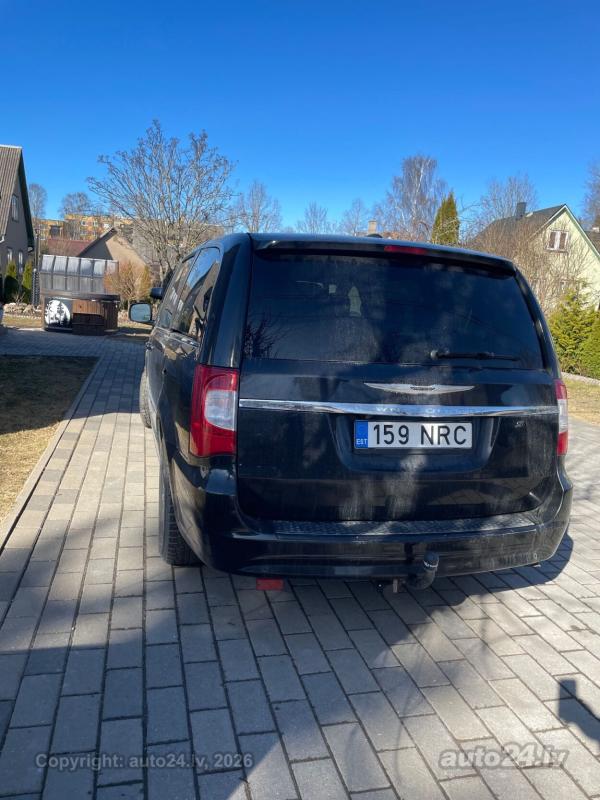 Black Chrysler town-&-country 2014 in Tallinn, with an engine capacity of 3.60 L and mileage of 0 thousand km for 6000 €, photo 3 on AUTOMOTO.COM.LV