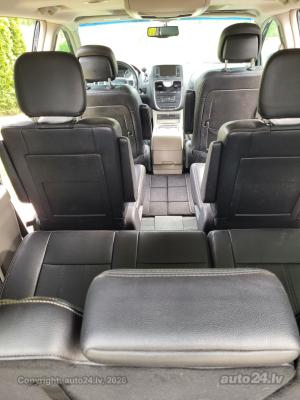 Melns Chrysler town-&-country 2014 Tartu, ar dzinēja tilpumu 3.60 L un nobraukumu 235 tūkst. km par 7500 €, foto 7 vietnē AUTOMOTO.COM.LV