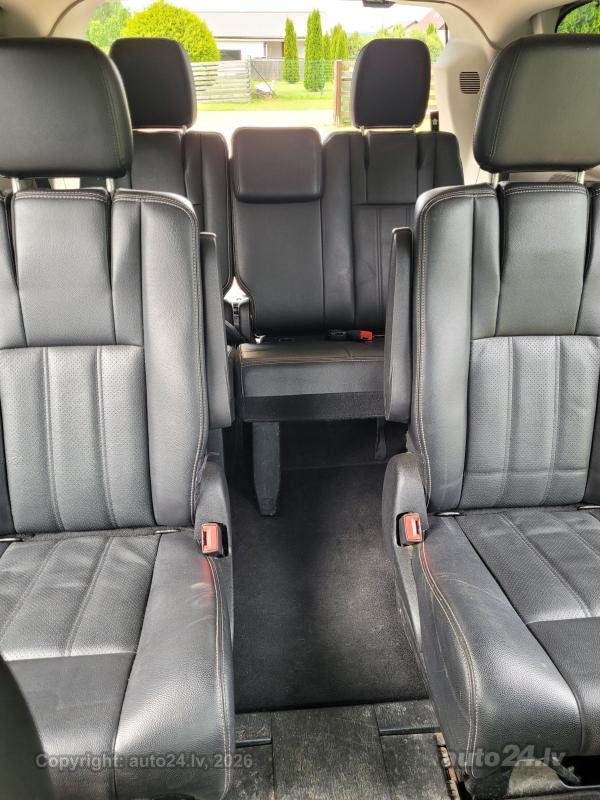 Melns Chrysler town-&-country 2014 Tartu, ar dzinēja tilpumu 3.60 L un nobraukumu 235 tūkst. km par 7500 €, foto 8 vietnē AUTOMOTO.COM.LV