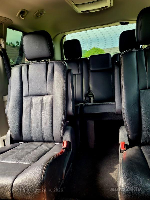 Melns Chrysler town-&-country 2014 Tartu, ar dzinēja tilpumu 3.60 L un nobraukumu 235 tūkst. km par 7500 €, foto 10 vietnē AUTOMOTO.COM.LV