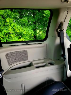 Melns Chrysler town-&-country 2014 Tartu, ar dzinēja tilpumu 3.60 L un nobraukumu 235 tūkst. km par 7500 €, foto 13 vietnē AUTOMOTO.COM.LV