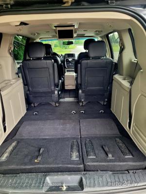 Melns Chrysler town-&-country 2014 Tartu, ar dzinēja tilpumu 3.60 L un nobraukumu 235 tūkst. km par 7500 €, foto 16 vietnē AUTOMOTO.COM.LV