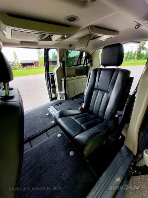 Melns Chrysler town-&-country 2014 Tartu, ar dzinēja tilpumu 3.60 L un nobraukumu 235 tūkst. km par 7500 €, foto 17 vietnē AUTOMOTO.COM.LV
