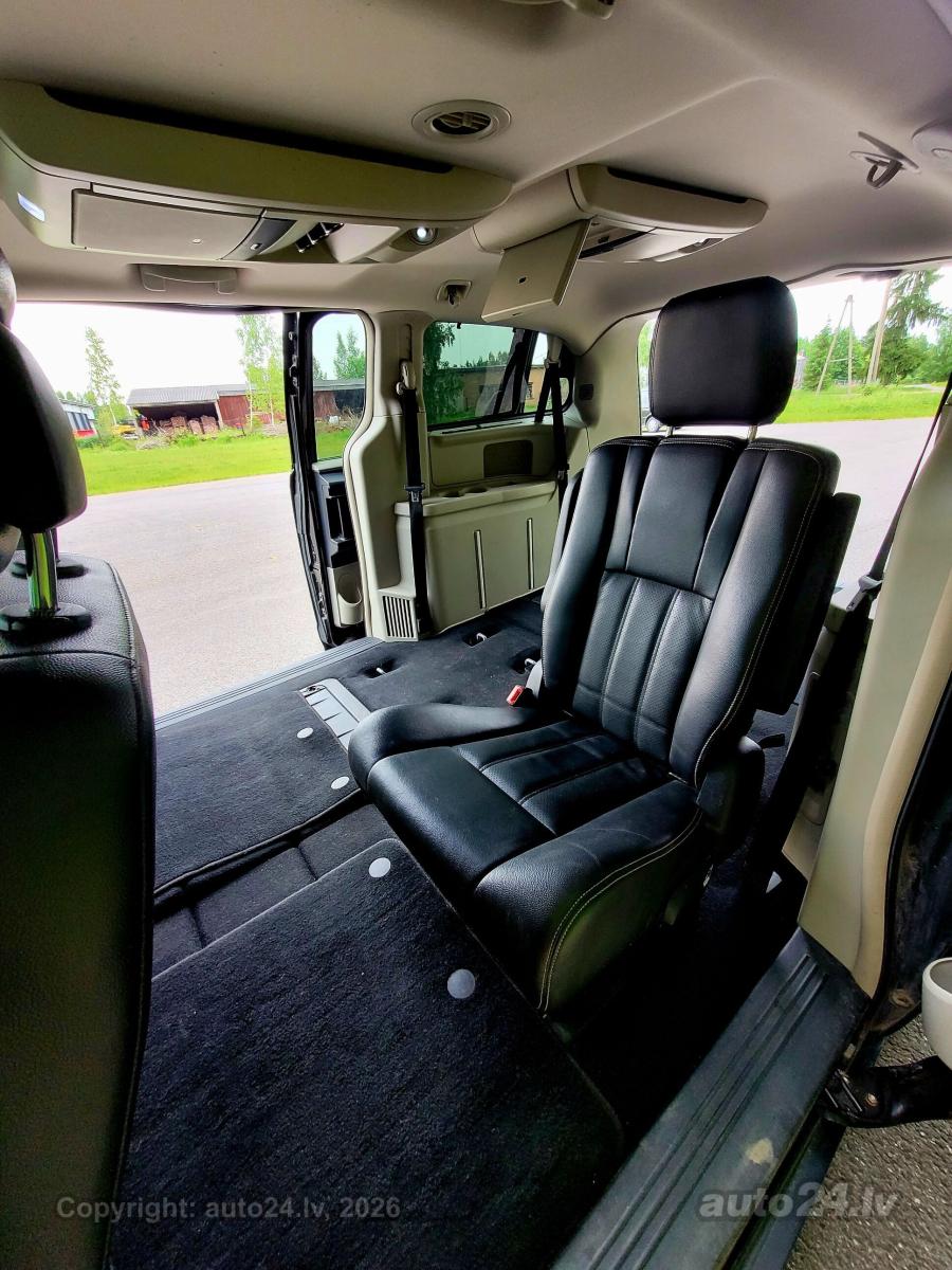 Melns Chrysler town-&-country 2014 Tartu, ar dzinēja tilpumu 3.60 L un nobraukumu 235 tūkst. km par 7500 €, foto 17 vietnē AUTOMOTO.COM.LV