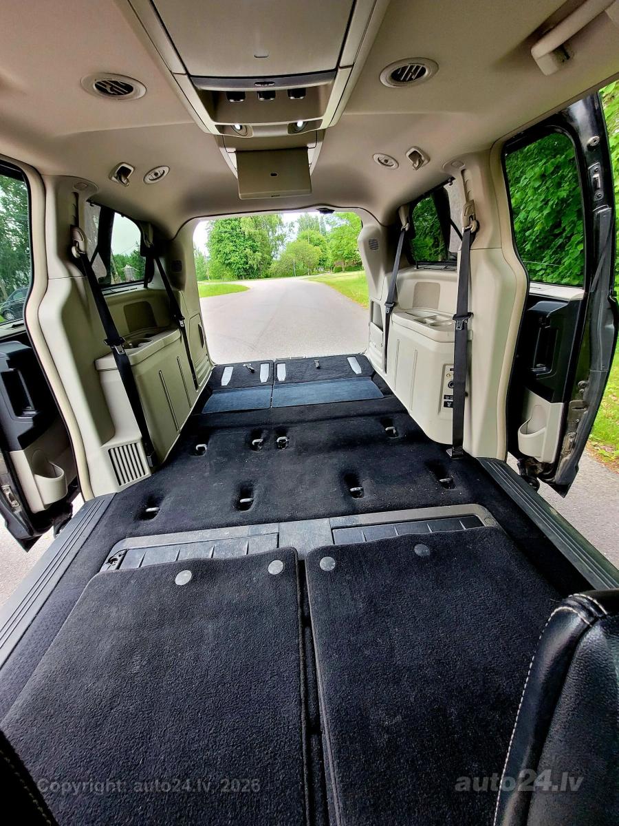 Melns Chrysler town-&-country 2014 Tartu, ar dzinēja tilpumu 3.60 L un nobraukumu 235 tūkst. km par 7500 €, foto 19 vietnē AUTOMOTO.COM.LV