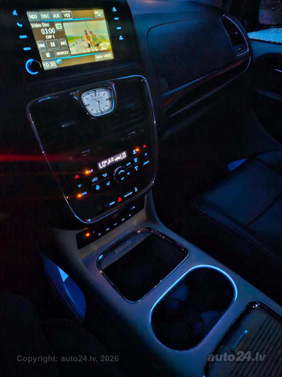 Melns Chrysler town-&-country 2014 Tartu, ar dzinēja tilpumu 3.60 L un nobraukumu 235 tūkst. km par 7500 €, foto 21 vietnē AUTOMOTO.COM.LV