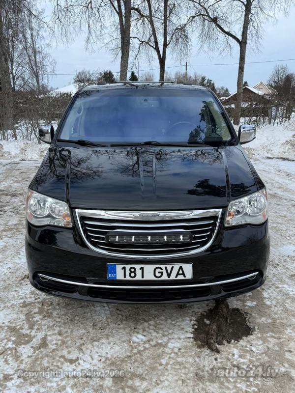 Black Chrysler town-&-country 2015 in Tallinn, with an engine capacity of 3.60 L and mileage of 227 thousand km for 15000 €, photo 1 on AUTOMOTO.COM.LV