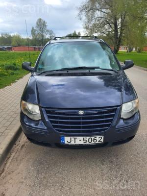 Zils Chrysler town-&-country 2005 Cēsis, ar dzinēja tilpumu 3.80 L un nobraukumu 226 tūkst. km par 500 €, foto 1 vietnē AUTOMOTO.COM.LV