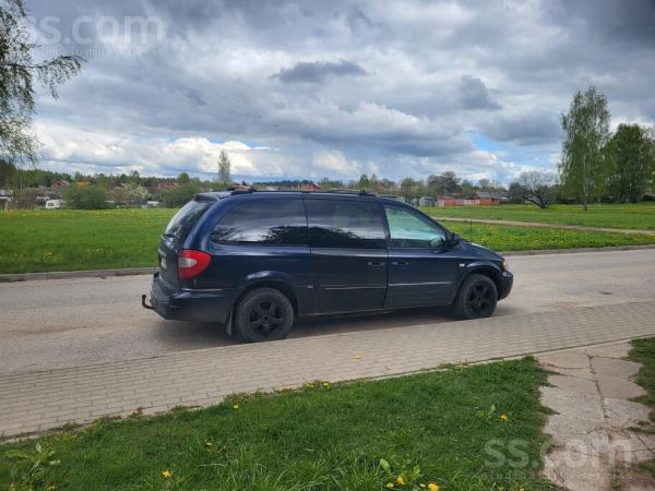 Zils Chrysler town-&-country 2005 Cēsis, ar dzinēja tilpumu 3.80 L un nobraukumu 226 tūkst. km par 500 €, foto 2 vietnē AUTOMOTO.COM.LV