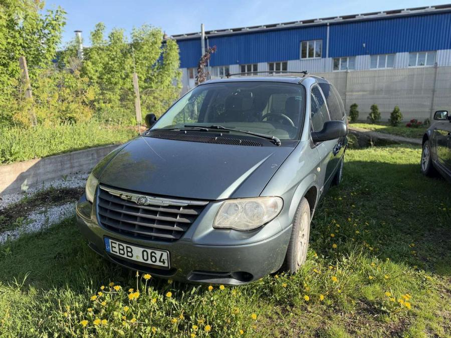Zils Chrysler town-&-country 2005 Kauņa, ar dzinēja tilpumu 3.30 L un nobraukumu 332 tūkst. km par 750 €, foto 1 vietnē AUTOMOTO.COM.LV