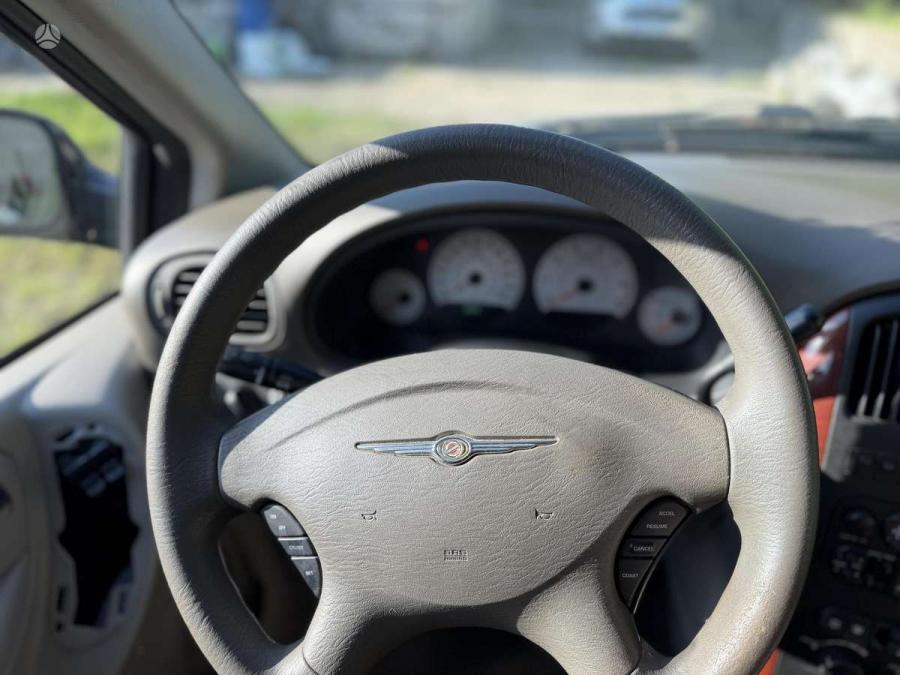 Zils Chrysler town-&-country 2005 Kauņa, ar dzinēja tilpumu 3.30 L un nobraukumu 332 tūkst. km par 750 €, foto 7 vietnē AUTOMOTO.COM.LV