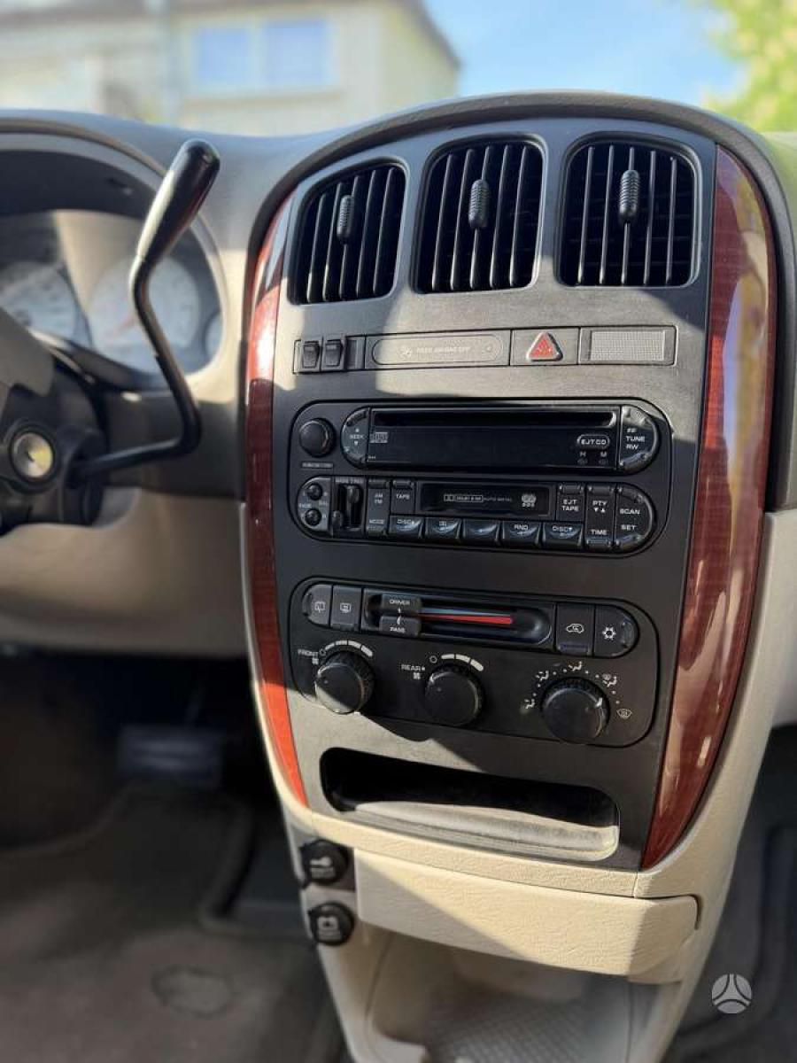 Zils Chrysler town-&-country 2005 Kauņa, ar dzinēja tilpumu 3.30 L un nobraukumu 332 tūkst. km par 750 €, foto 8 vietnē AUTOMOTO.COM.LV