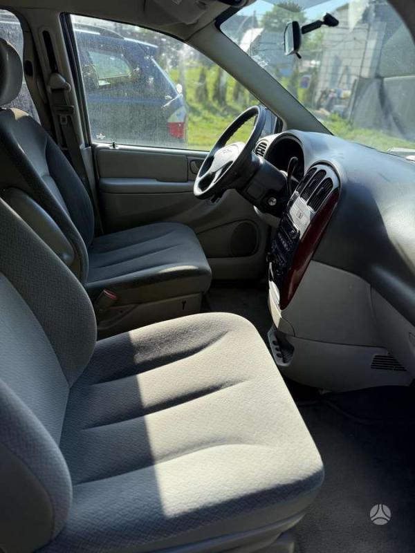 Zils Chrysler town-&-country 2005 Kauņa, ar dzinēja tilpumu 3.30 L un nobraukumu 332 tūkst. km par 750 €, foto 8 vietnē AUTOMOTO.COM.LV