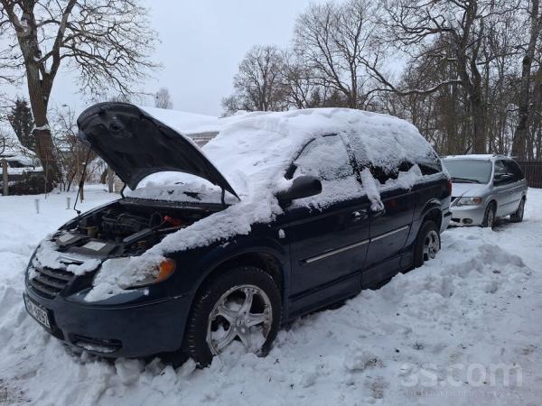 Blue Chrysler town-&-country 2007 in Kuldiga, with an engine capacity of 3.80 L and mileage of 120 thousand km for 1600 €, photo 3 on AUTOMOTO.COM.LV