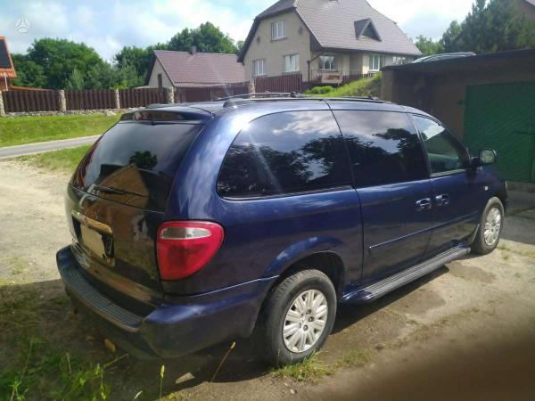 Zils Chrysler town-&-country 2007 Anykščiai, ar dzinēja tilpumu 3.30 L un nobraukumu 227 tūkst. km par 2100 €, foto 3 vietnē AUTOMOTO.COM.LV