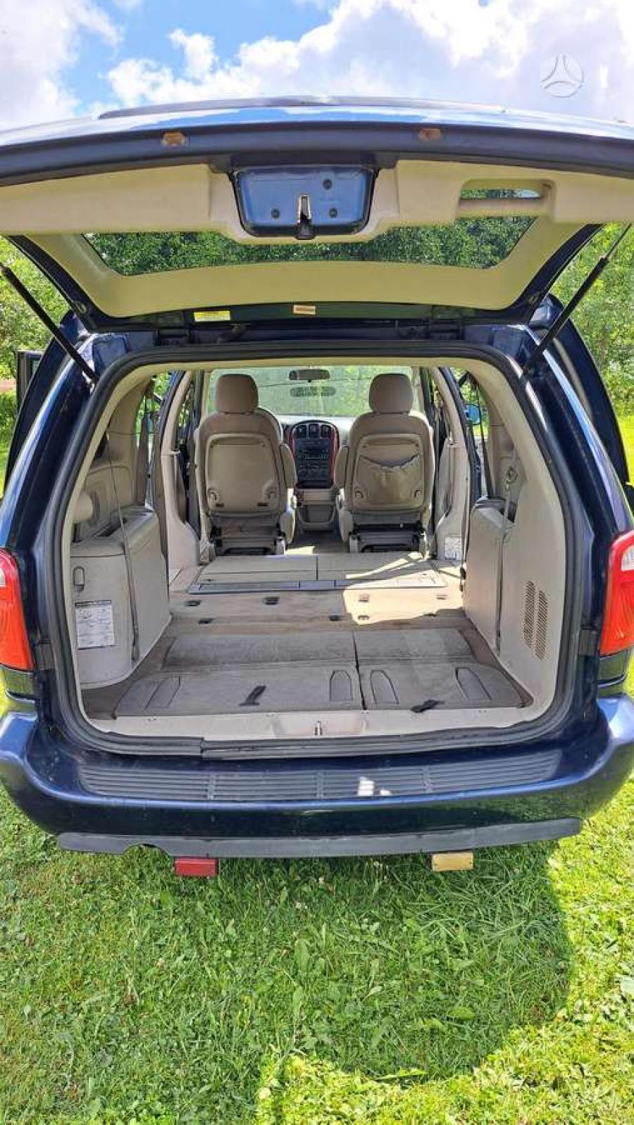 Zils Chrysler town-&-country 2007 Anykščiai, ar dzinēja tilpumu 3.30 L un nobraukumu 227 tūkst. km par 2100 €, foto 6 vietnē AUTOMOTO.COM.LV