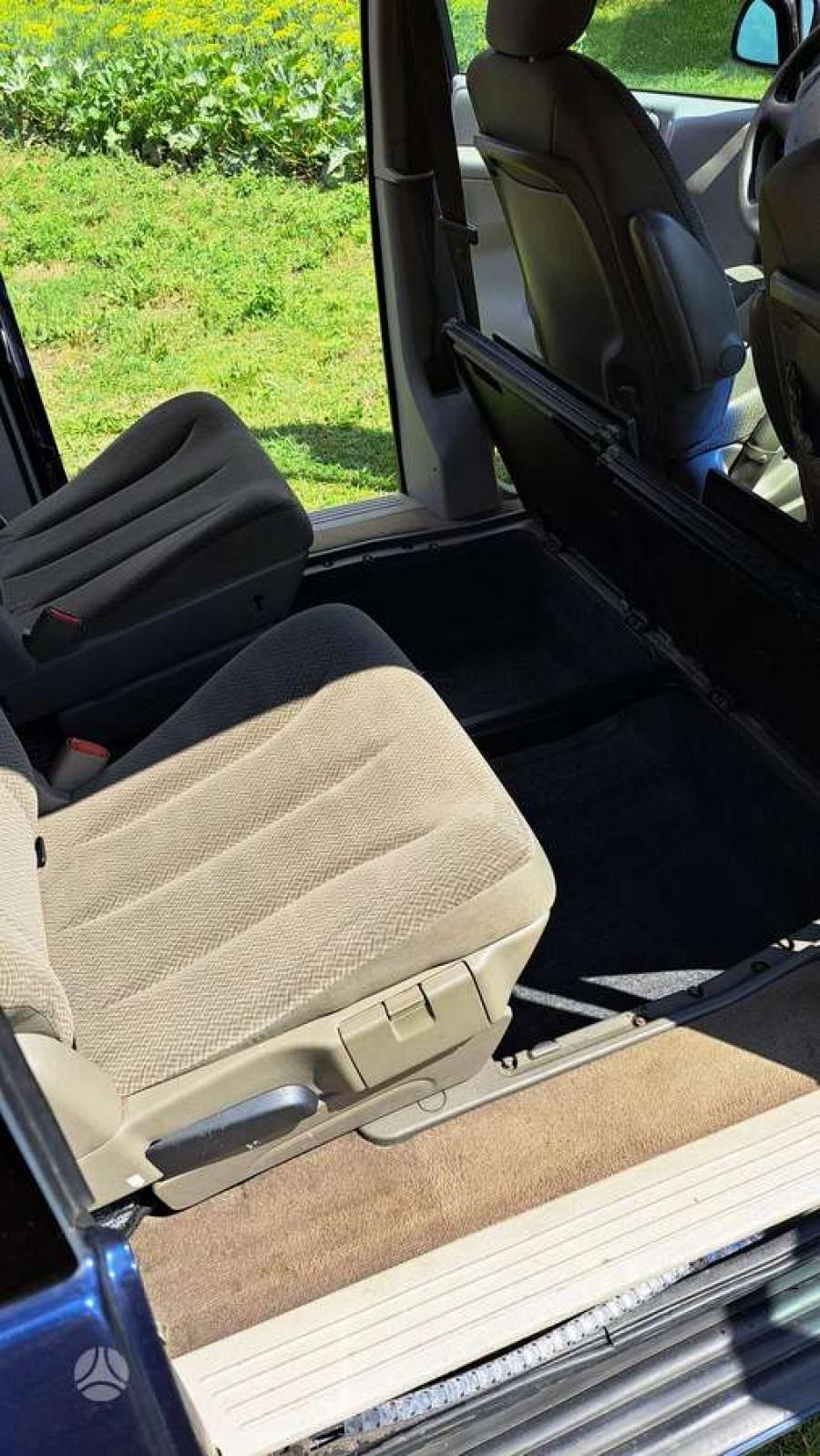 Zils Chrysler town-&-country 2007 Anykščiai, ar dzinēja tilpumu 3.30 L un nobraukumu 227 tūkst. km par 2100 €, foto 11 vietnē AUTOMOTO.COM.LV