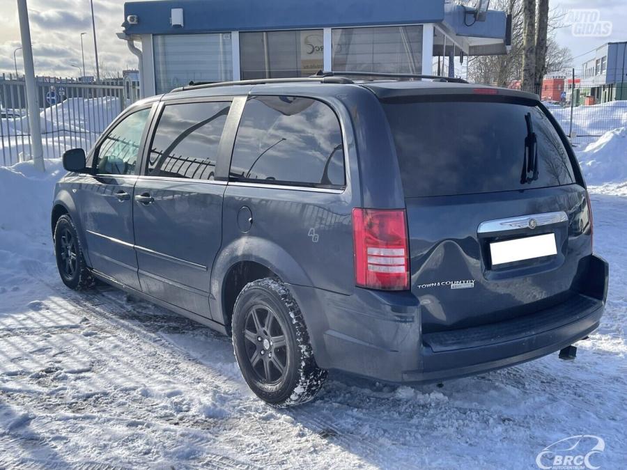 Blue Chrysler town-&-country 2008 in Avizieniai, with an engine capacity of 3.80 L and mileage of 258 thousand km for 1500 €, photo 29 on AUTOMOTO.COM.LV