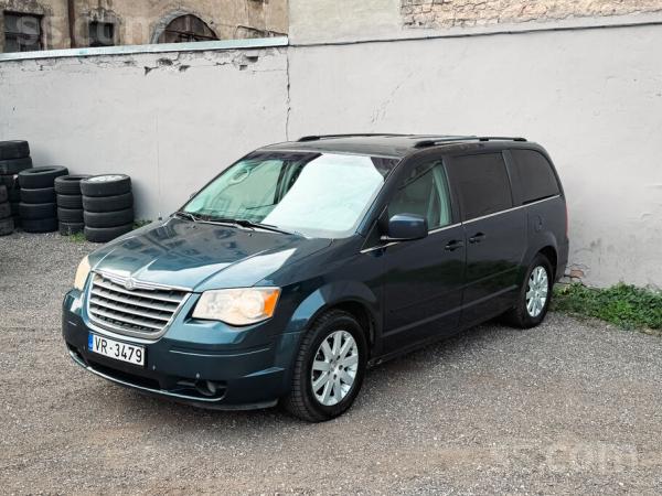 Zils Chrysler town-&-country 2008 Rīga, ar dzinēja tilpumu 3.80 L un nobraukumu 211 tūkst. km par 2950 €, foto 1 vietnē AUTOMOTO.COM.LV