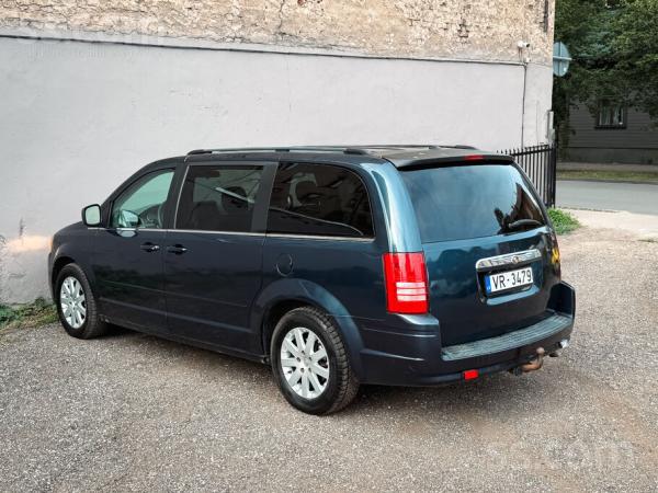 Zils Chrysler town-&-country 2008 Rīga, ar dzinēja tilpumu 3.80 L un nobraukumu 211 tūkst. km par 2950 €, foto 6 vietnē AUTOMOTO.COM.LV