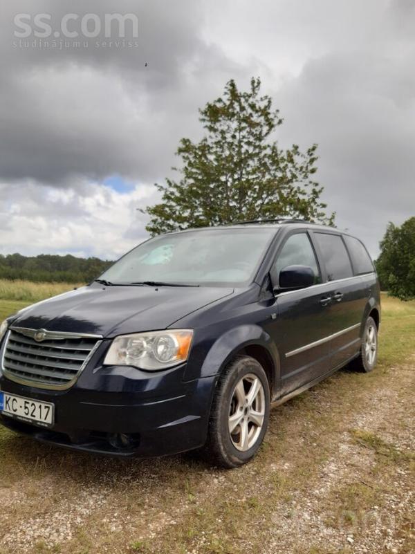 Zils Chrysler town-&-country 2010 Liepāja, ar dzinēja tilpumu 3.80 L un nobraukumu 214 tūkst. km par 4000 €, foto 1 vietnē AUTOMOTO.COM.LV