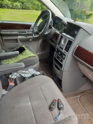 Blue Chrysler town-&-country 2010 in Liepaja, with an engine capacity of 3.80 L and mileage of 214 thousand km for 4000 €, photo 3 on AUTOMOTO.COM.LV
