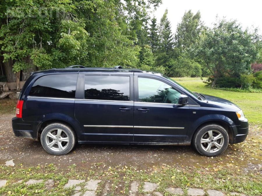 Blue Chrysler town-&-country 2010 in Liepaja, with an engine capacity of 3.80 L and mileage of 214 thousand km for 4000 €, photo 5 on AUTOMOTO.COM.LV