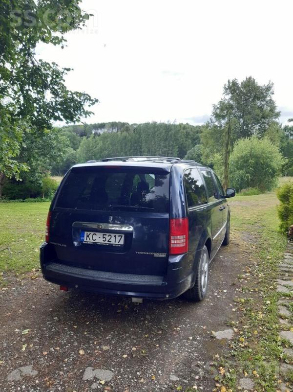 Zils Chrysler town-&-country 2010 Liepāja, ar dzinēja tilpumu 3.80 L un nobraukumu 214 tūkst. km par 4000 €, foto 5 vietnē AUTOMOTO.COM.LV