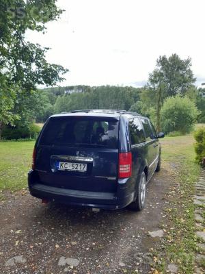 Blue Chrysler town-&-country 2010 in Liepaja, with an engine capacity of 3.80 L and mileage of 214 thousand km for 4000 €, photo 6 on AUTOMOTO.COM.LV