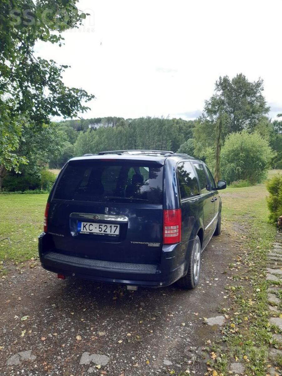 Blue Chrysler town-&-country 2010 in Liepaja, with an engine capacity of 3.80 L and mileage of 214 thousand km for 4000 €, photo 6 on AUTOMOTO.COM.LV