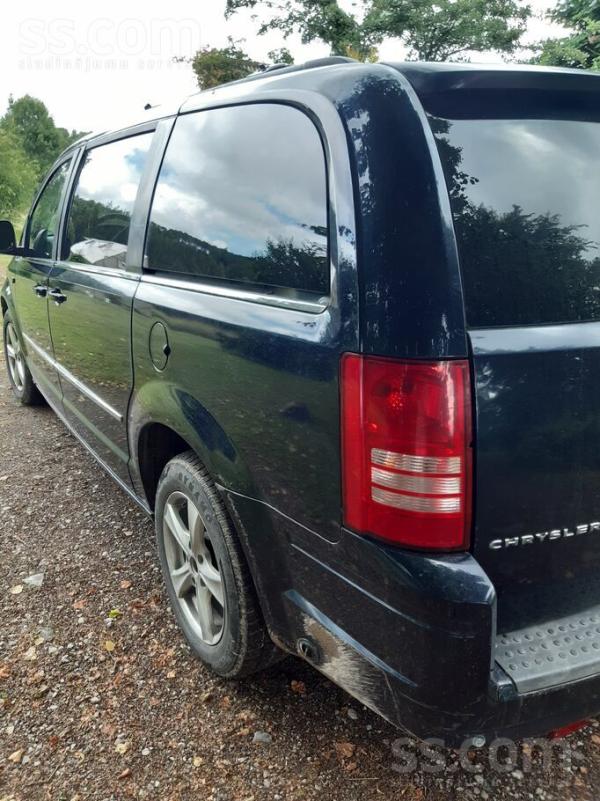 Zils Chrysler town-&-country 2010 Liepāja, ar dzinēja tilpumu 3.80 L un nobraukumu 214 tūkst. km par 4000 €, foto 6 vietnē AUTOMOTO.COM.LV