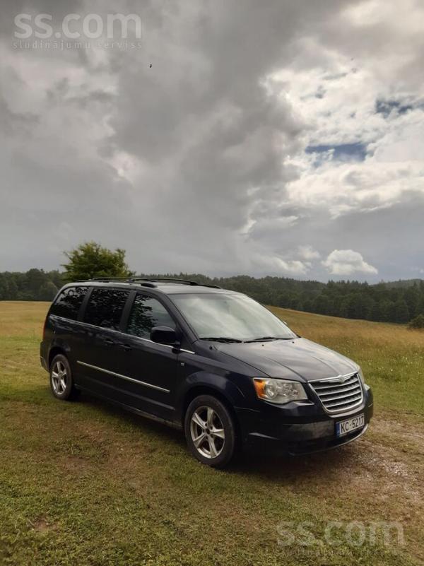 Zils Chrysler town-&-country 2010 Liepāja, ar dzinēja tilpumu 3.80 L un nobraukumu 214 tūkst. km par 4000 €, foto 7 vietnē AUTOMOTO.COM.LV
