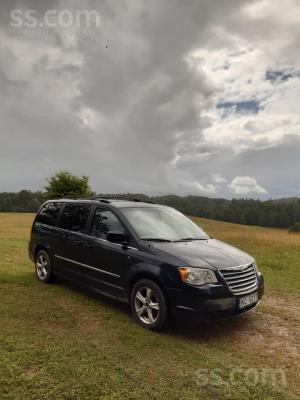 Blue Chrysler town-&-country 2010 in Liepaja, with an engine capacity of 3.80 L and mileage of 214 thousand km for 4000 €, photo 8 on AUTOMOTO.COM.LV