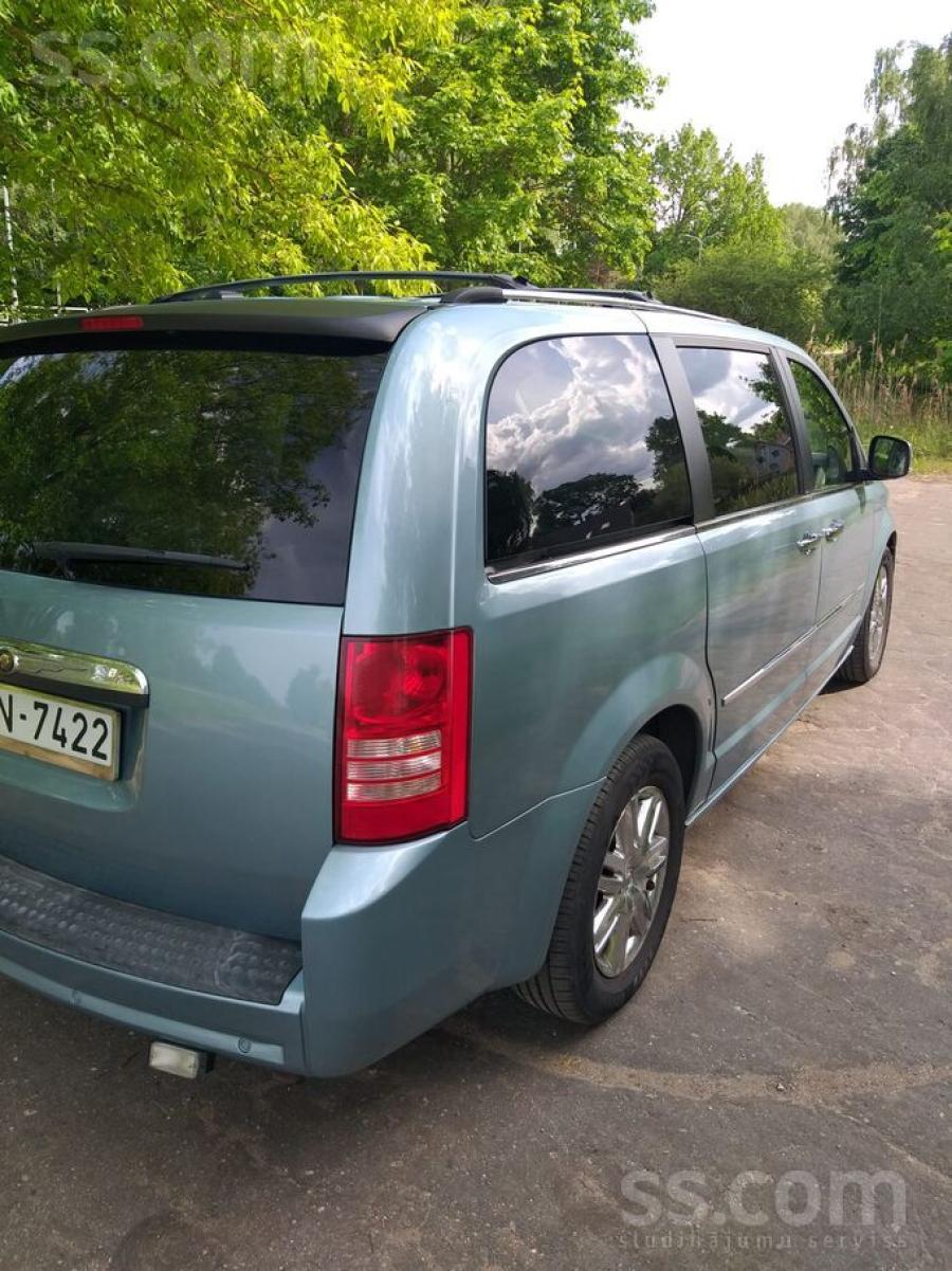 Zils Chrysler town-&-country 2010 Rīga, ar dzinēja tilpumu 4.00 L un nobraukumu 250 tūkst. km par 3900 €, foto 1 vietnē AUTOMOTO.COM.LV