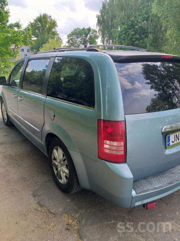 Zils Chrysler town-&-country 2010 Rīga, ar dzinēja tilpumu 4.00 L un nobraukumu 250 tūkst. km par 3900 €, foto 3 vietnē AUTOMOTO.COM.LV