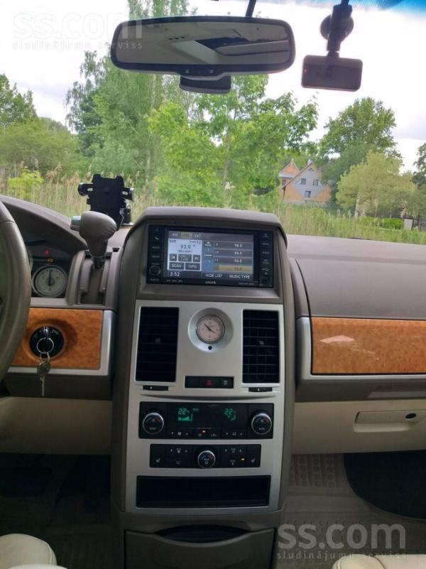 Zils Chrysler town-&-country 2010 Rīga, ar dzinēja tilpumu 4.00 L un nobraukumu 250 tūkst. km par 3900 €, foto 9 vietnē AUTOMOTO.COM.LV