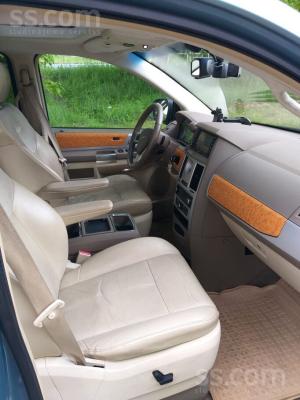 Zils Chrysler town-&-country 2010 Rīga, ar dzinēja tilpumu 4.00 L un nobraukumu 250 tūkst. km par 3900 €, foto 13 vietnē AUTOMOTO.COM.LV