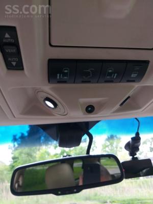 Zils Chrysler town-&-country 2010 Rīga, ar dzinēja tilpumu 4.00 L un nobraukumu 250 tūkst. km par 3900 €, foto 14 vietnē AUTOMOTO.COM.LV