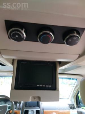 Zils Chrysler town-&-country 2010 Rīga, ar dzinēja tilpumu 4.00 L un nobraukumu 250 tūkst. km par 3699 €, foto 8 vietnē AUTOMOTO.COM.LV
