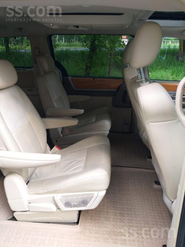 Zils Chrysler town-&-country 2010 Rīga, ar dzinēja tilpumu 4.00 L un nobraukumu 250 tūkst. km par 3699 €, foto 9 vietnē AUTOMOTO.COM.LV